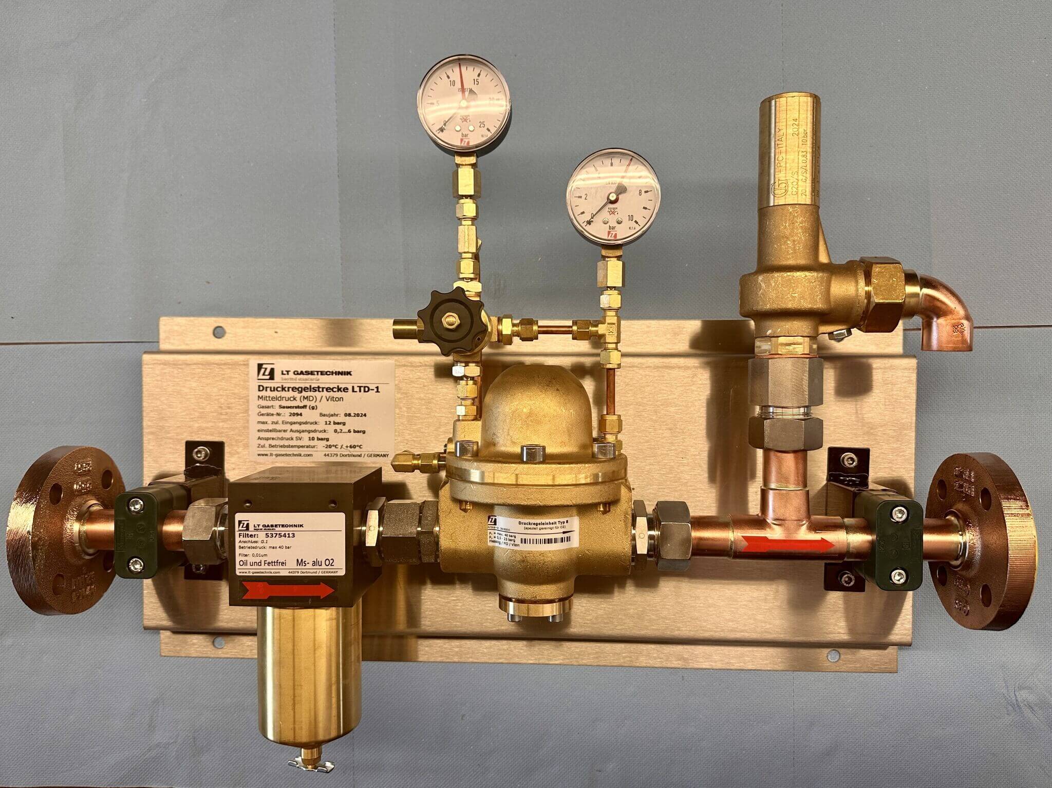 O2 pressure control system with ultra-fine gas filter 0,01 µm, the ...